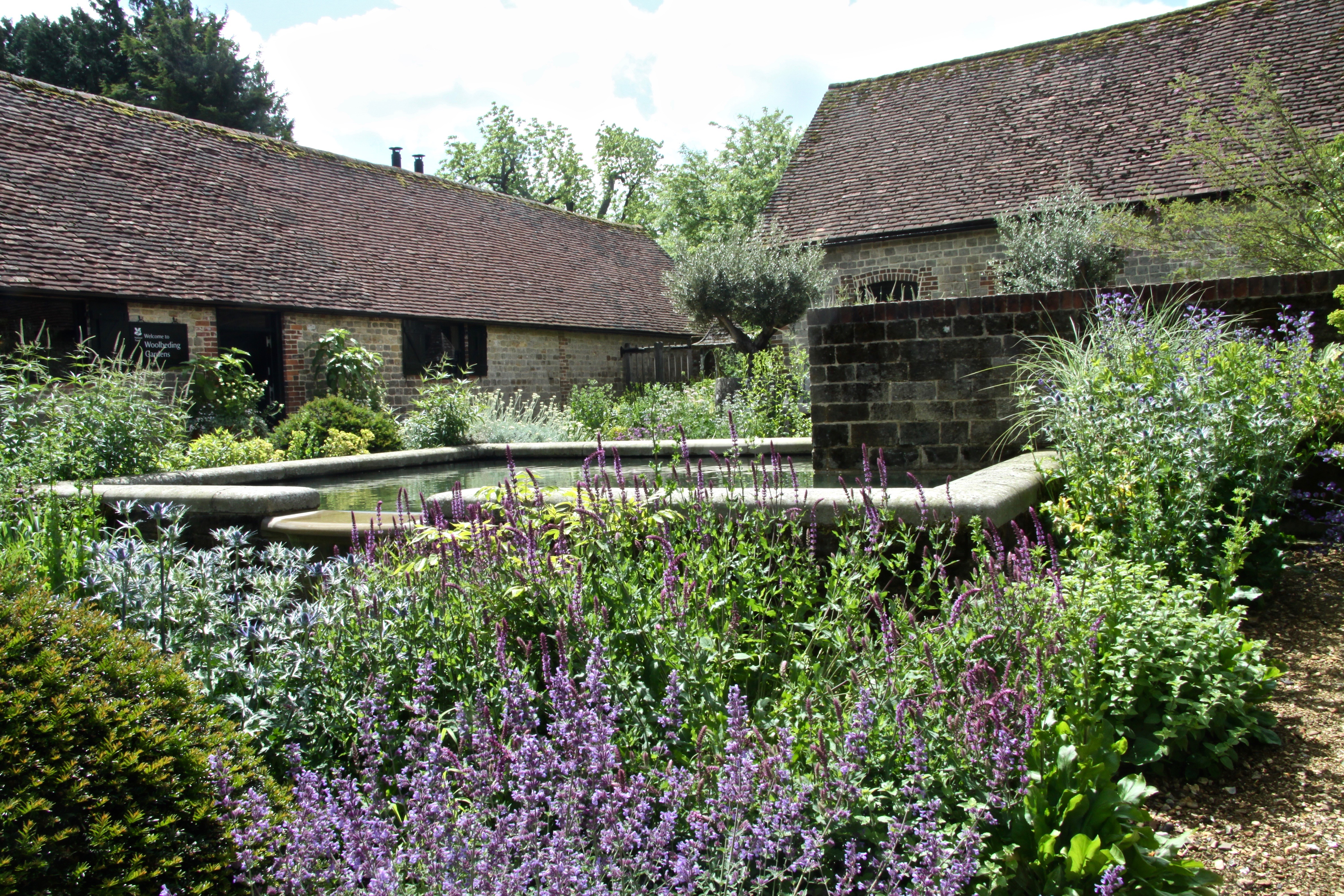 WOOLBEDING – A SERIOUSLY GOOD GARDEN FOR SERIOUS TIMES | The Dahlia Papers